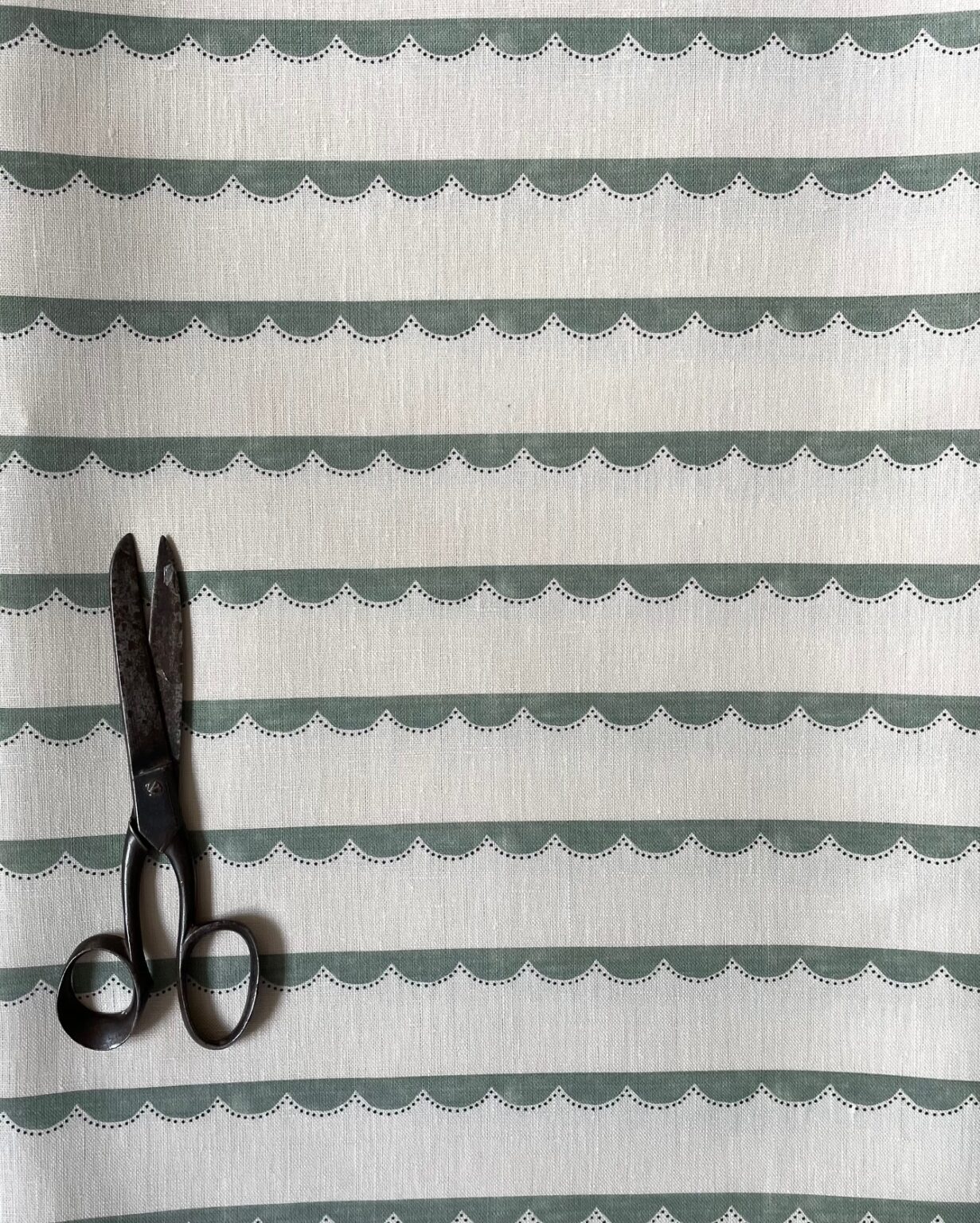 Single Scallop Stripe Jade and Flint on Ivory Linen HORIZONTAL STRIPE ...
